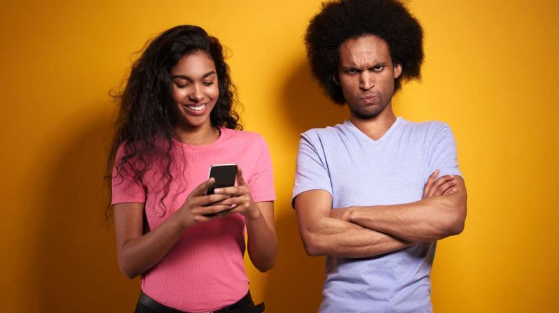 11 Toxic Jealousy Signs In A Relationship And How To Deal With Them