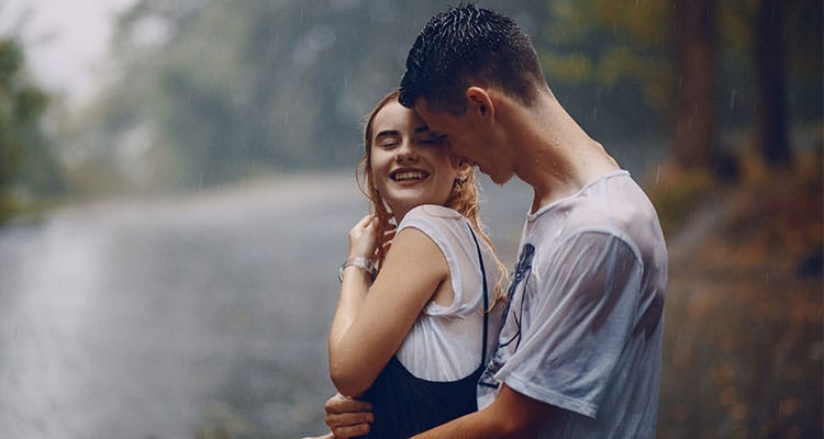 6 Ways To Get Romantic With Your Partner This Monsoon
