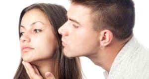 11 Warning Signs Of Lack Of Emotional Connection In Relationships