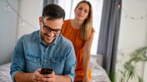 Feeling Insecure in Relationship? Signs and Ways to Overcome It