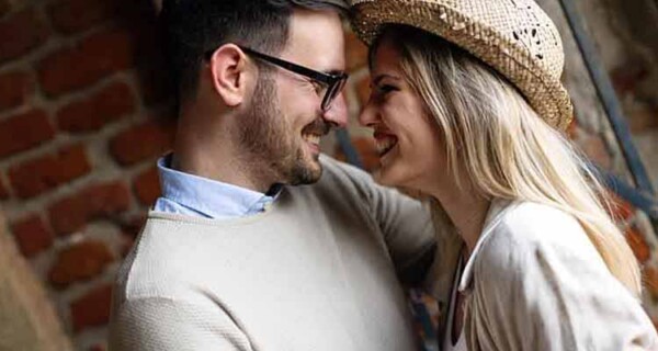 Female Body Language Signs Of Attraction -DECODED