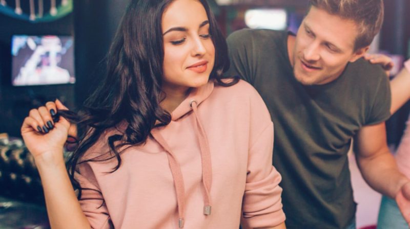 Female Body Language Signs Of Attraction -DECODED