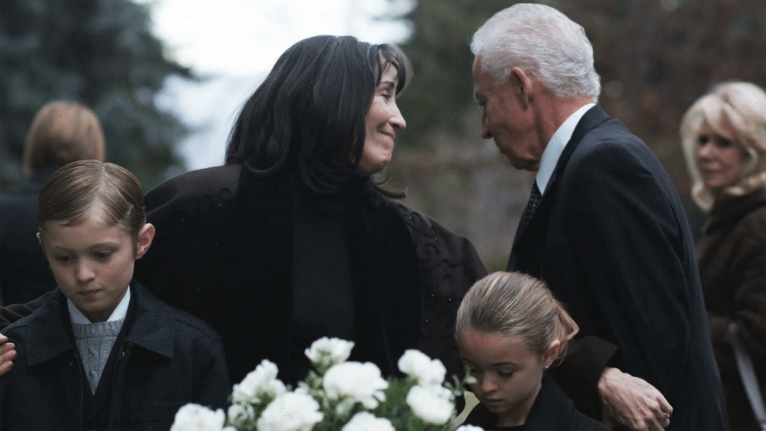 Nini Cha Kuandika Katika Kadi Ya Huruma Mtu Anapofiwa Na Mumewe