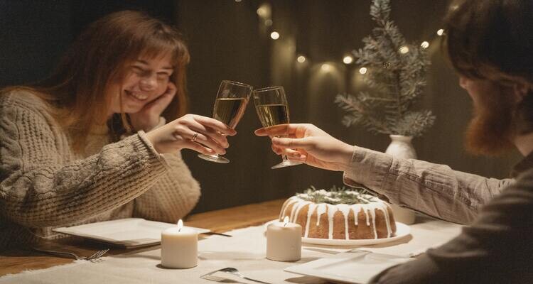 18 Simple Ways To Cheer Up Your Girlfriend And Make Her Smile :)