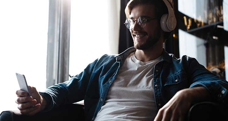 35 Best Conversation Topics If You Are In A Long-Distance Relationship