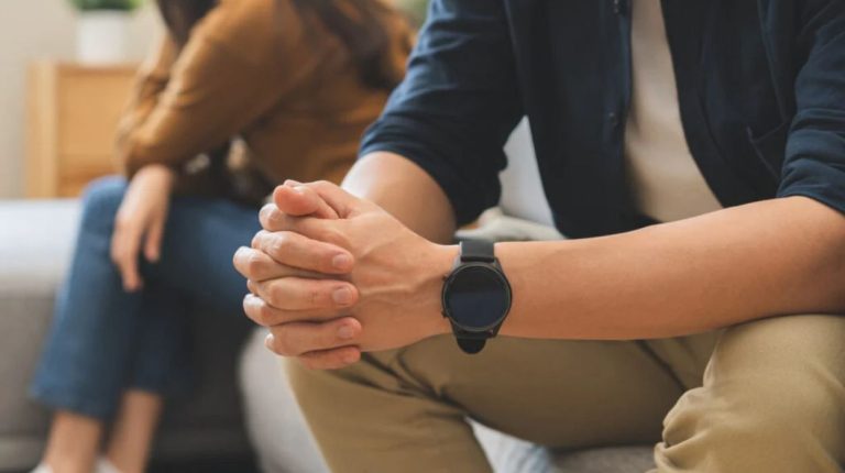 Why Am I So Insecure In My Relationship? Reasons & Ways To Cope