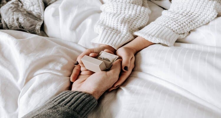 How To Propose To A Girl — 10 Romantic Ways