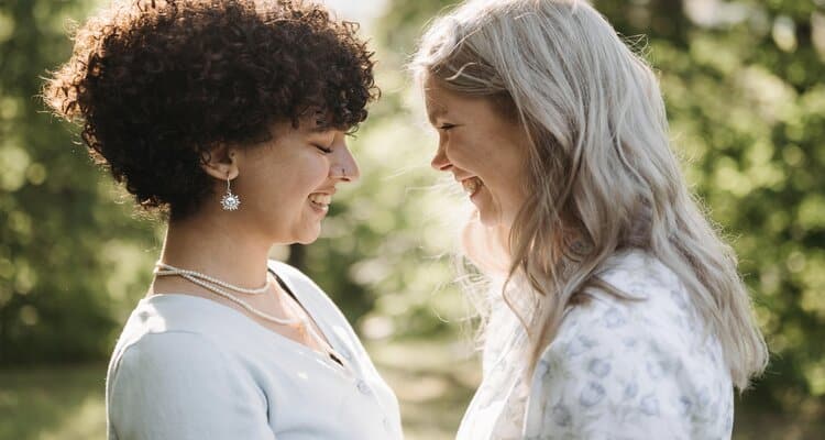 10 Best Lesbian Dating Apps For 2022 To Chat And Meet