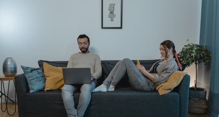 11 Tell-Tale Signs You Are In A Superficial Relationship