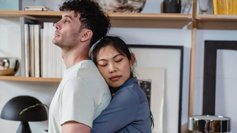 23 Signs Of Emotional Invalidation In A Relationship