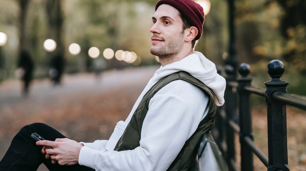 11 Texting Habits That He Is Interested In You - With Examples