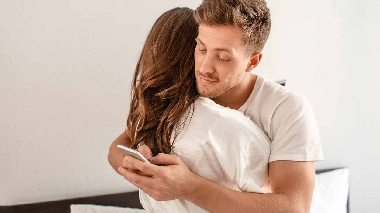 Why Do Guys Stop Texting And Then Start Again? 12 True Reasons Why