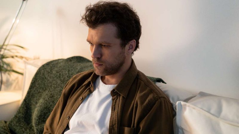 8 Tips To Help When A Man Is Torn Between Two Women