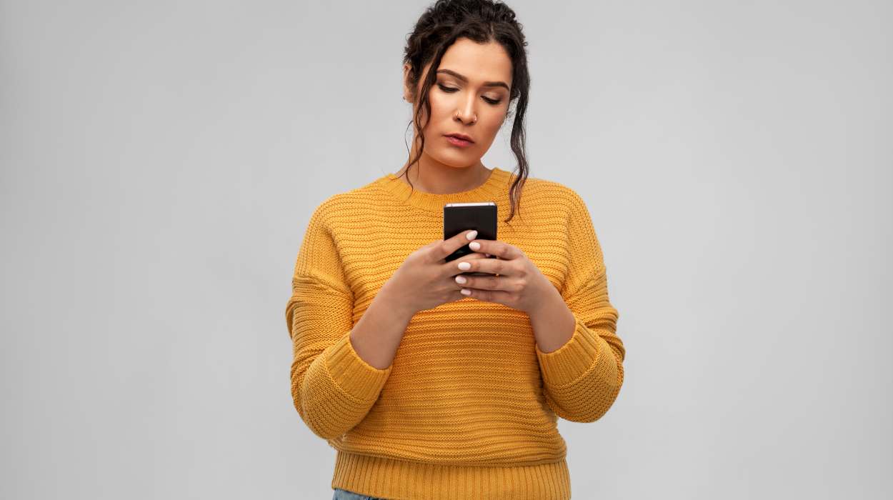 Should I Wait Or Should I Text Him First? The RULEBOOK Of Texting For Girls