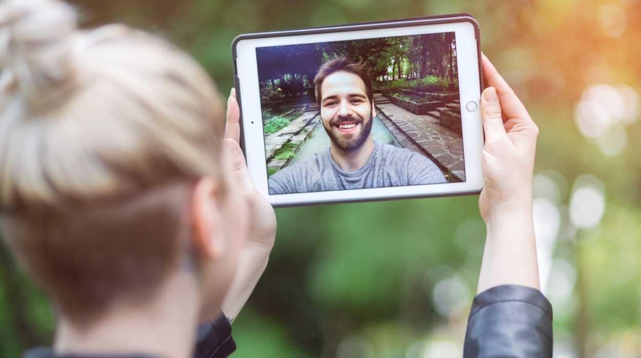 25 Long-Distance Relationship Date Ideas To Keep The Spark Alive