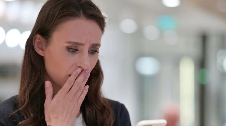 15 Cell Phone Cheating Signs That Confirm Infidelity