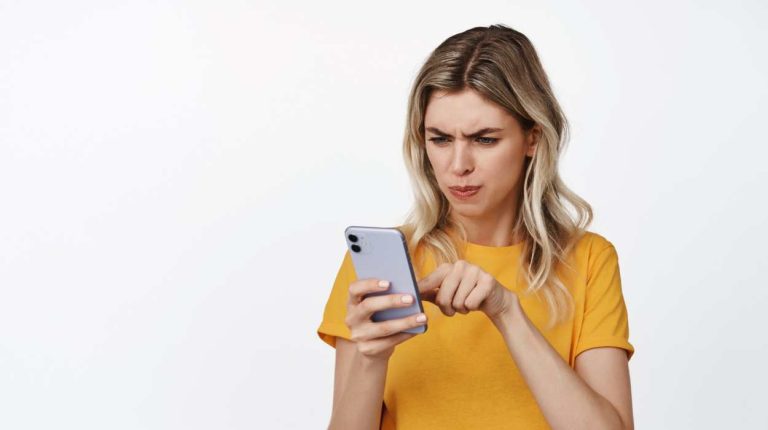 Why Do Guys Stop Texting And Then Start Again? 12 True Reasons Why