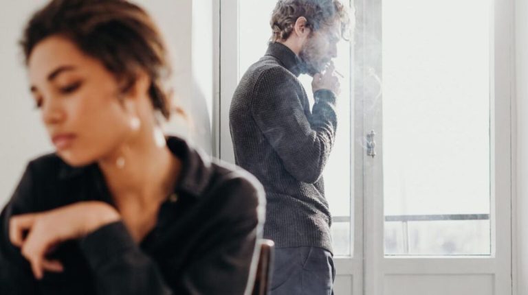 13 Signs Of A Hot And Cold Relationship & How To Break The Pattern ...