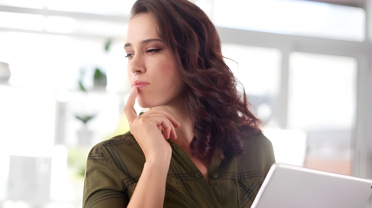 How To Flirt Over Text: Tips, Examples, And Psychology Behind It